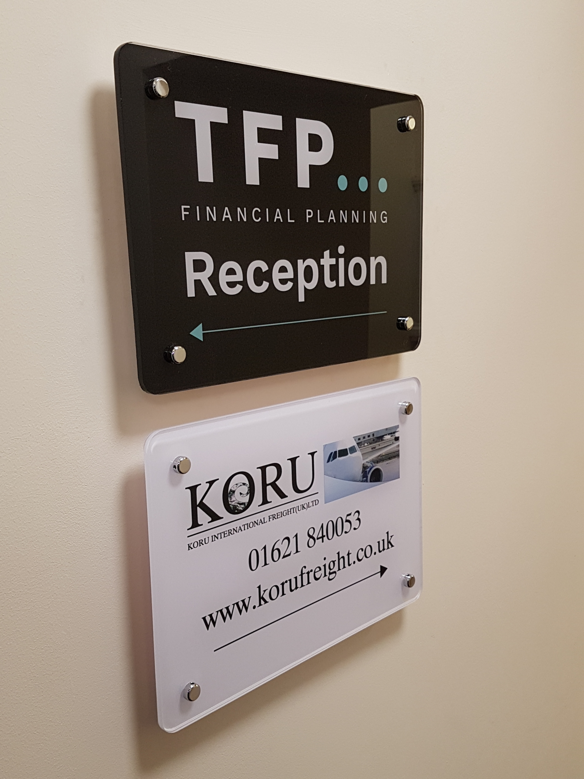 Perspex stand-off signs – Fordesigns